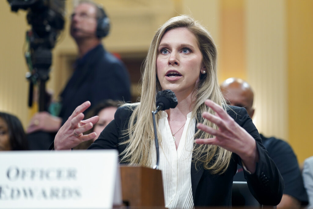 Capitol officer recounts Jan. 6 ‘war scene’ in her testimony | News ...